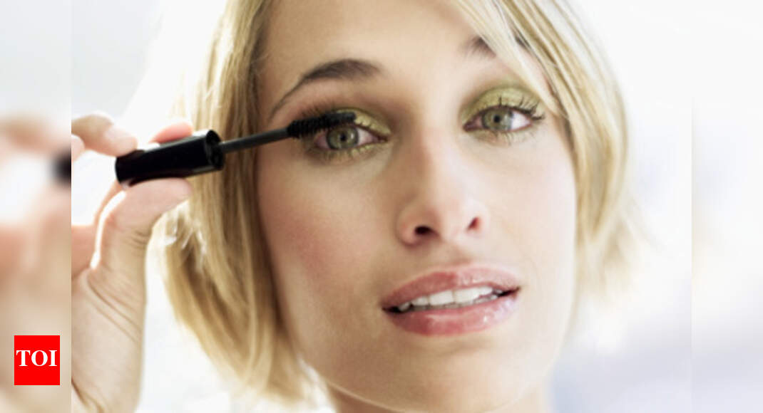 How to perfect the winged eye look - Times of India