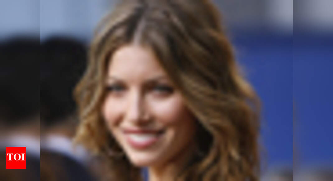 Jessica to pig out on burgers, beer! | English Movie News - Times of India