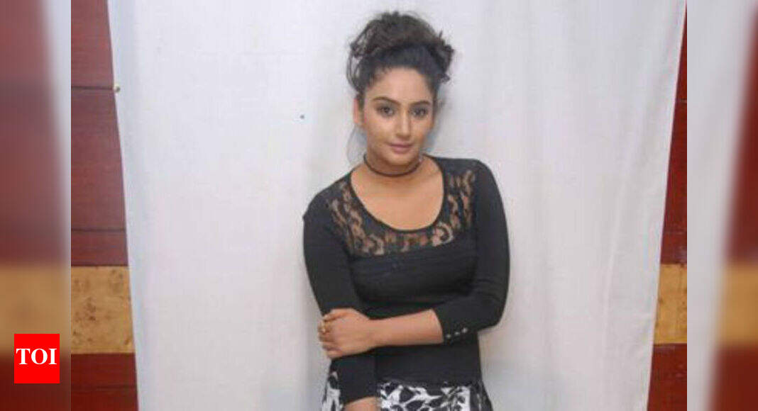 Ragini goes geeky chic while meeting the press in Bangalore | Events ...