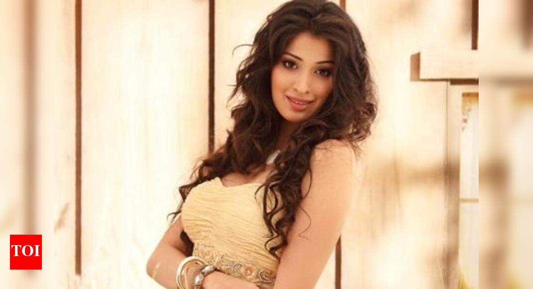 Lakshmi Rai sheds 15 kilos for her next film! | Telugu Movie News ...