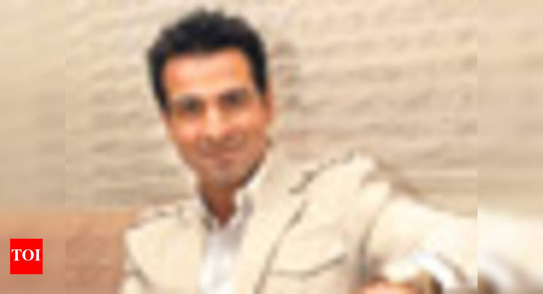 Ronit defends Shweta - Times of India