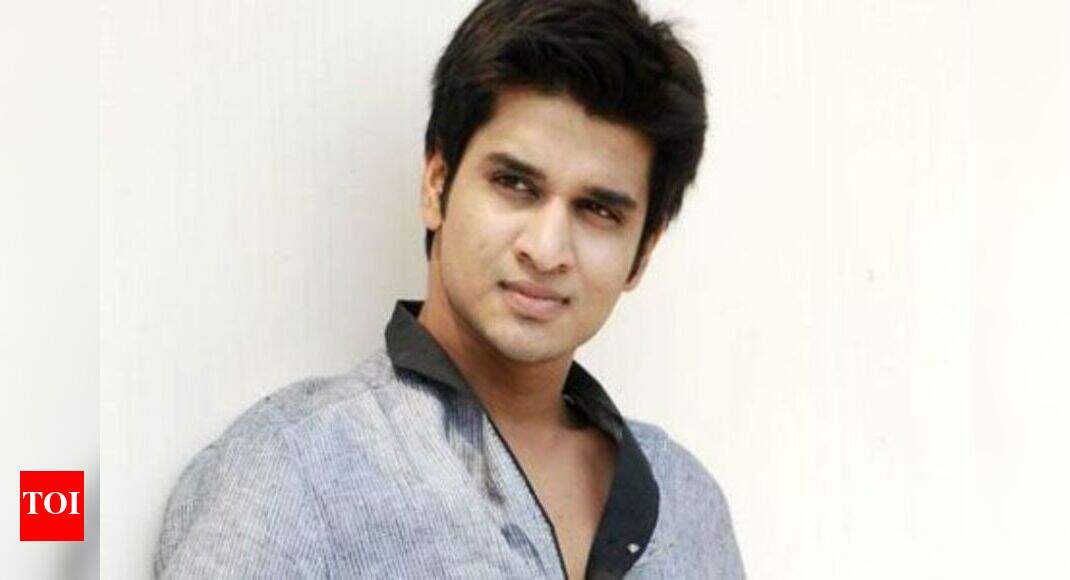 Nikhil urges fans to vote | Telugu Movie News - Times of India