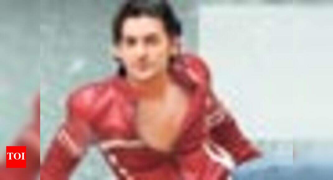 Neil does a cameo for Sudhir | Hindi Movie News - Times of India