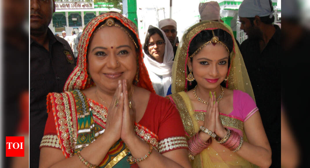 Bhabho and Emily visits Ajmer Dragah - Times of India
