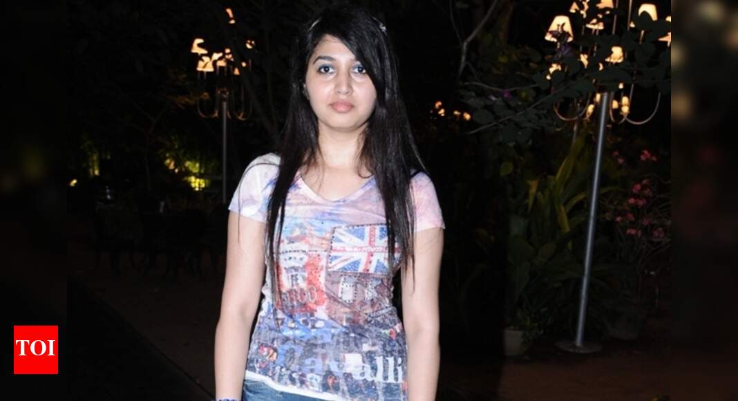 Anu was in splits during Cherry Tin and Evam's performance at Amethyst ...