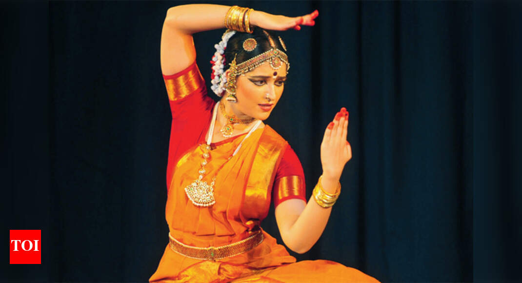 Unnati impresses all with her debut on-stage Bharatanatyam performance ...