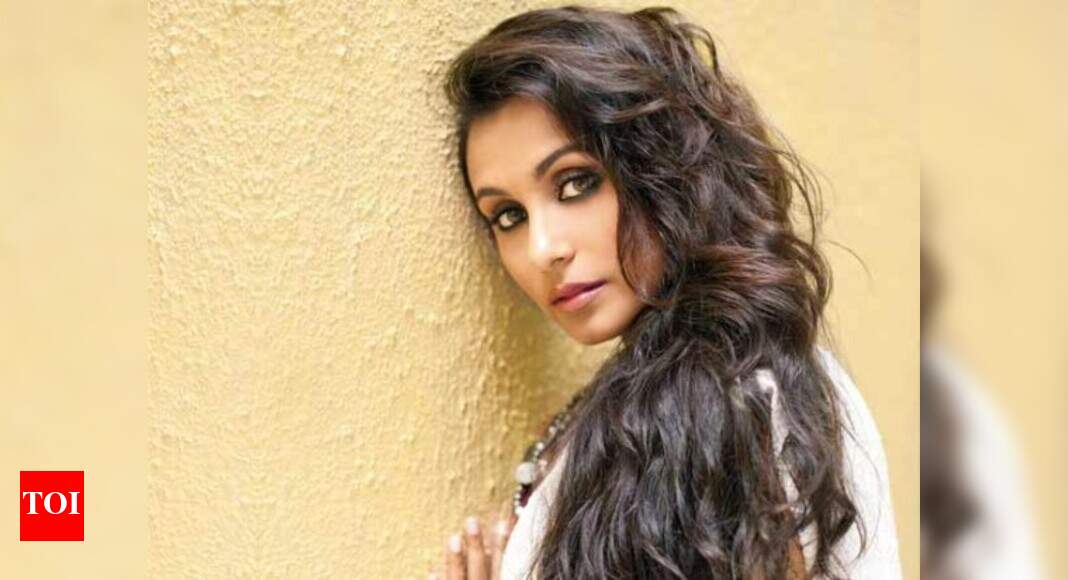 "Madam (Rani Mukerji) lives at Chopras’ residence Vikas Park" | Hindi ...