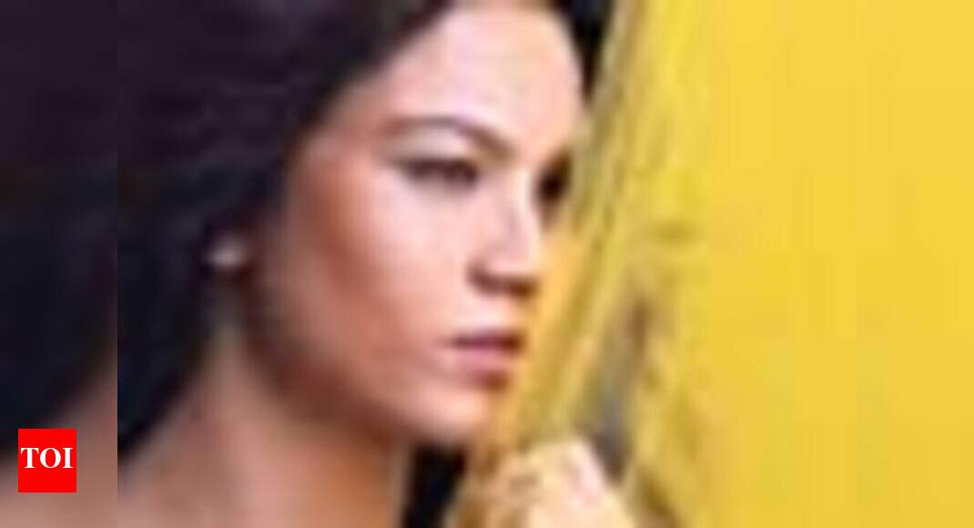 Ragasiya’s chilling dance in Munnar | Hindi Movie News - Times of India