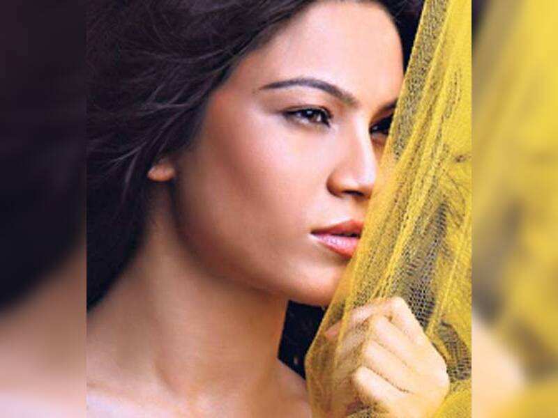 Ragasiya’s chilling dance in Munnar | Hindi Movie News - Times of India