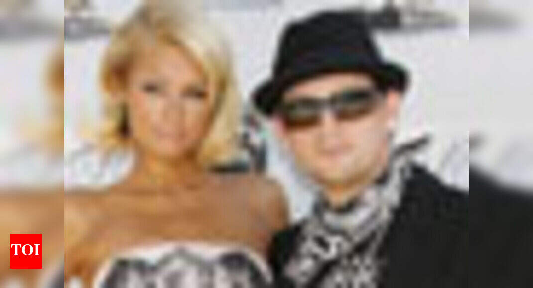 Paris makes beau wear suggestive T-shirt | English Movie News - Times ...