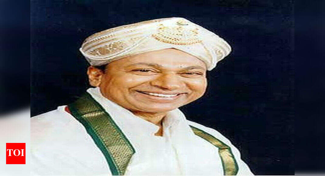 Family, fans mark birth anniversary of Annavru | Kannada Movie News ...