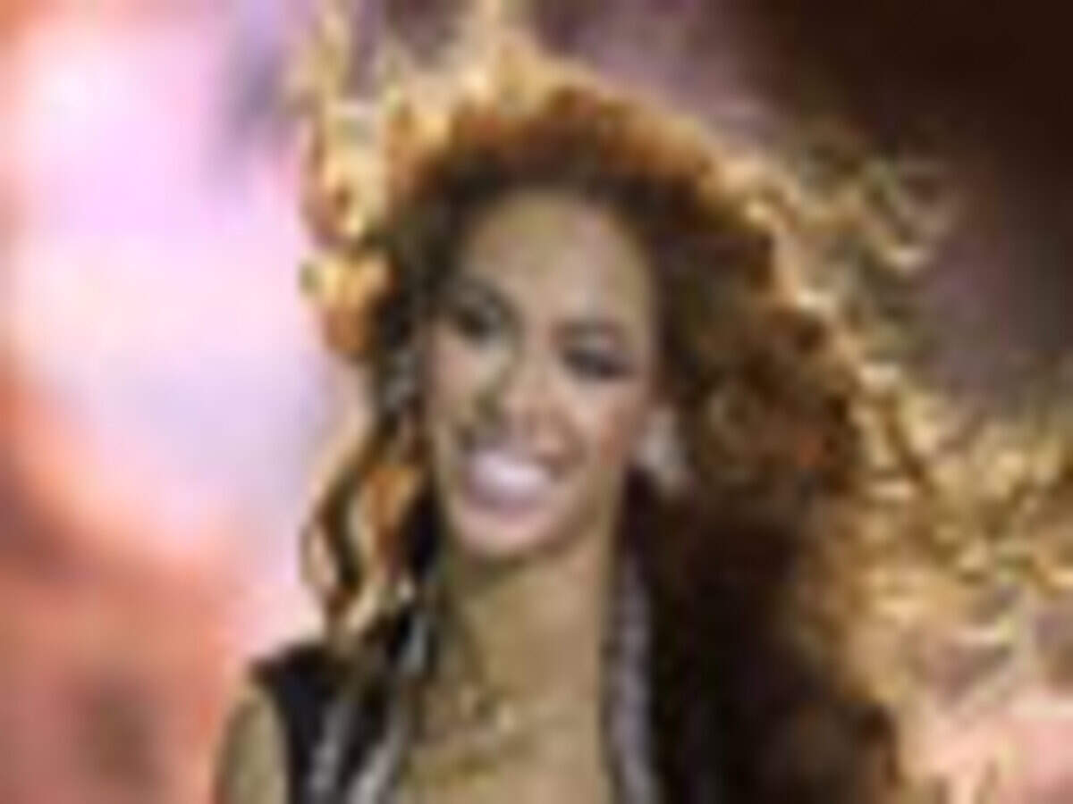 Beyonce turns into a beauty queen