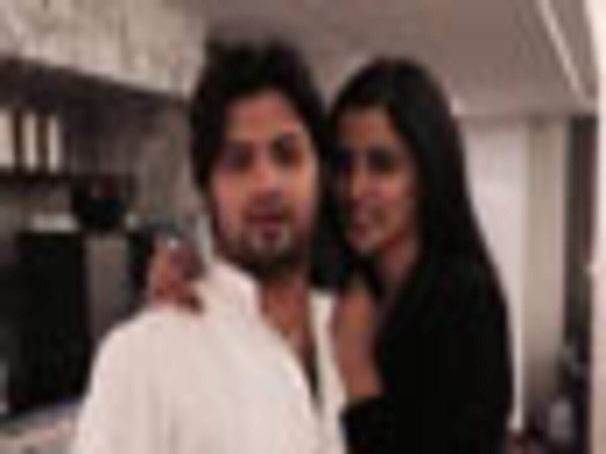 Fashion designer Manish Tripathi to get engaged to beauty queen Aditi Mishra