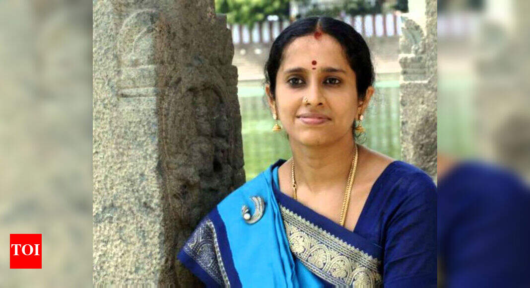 Vishaka Hari performs mythological tales for children | Kannada Movie ...