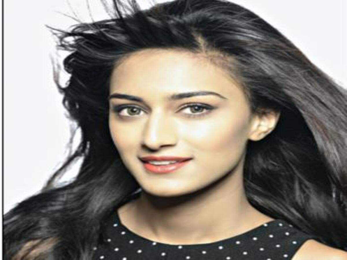 Erica Fernandes down with chicken pox