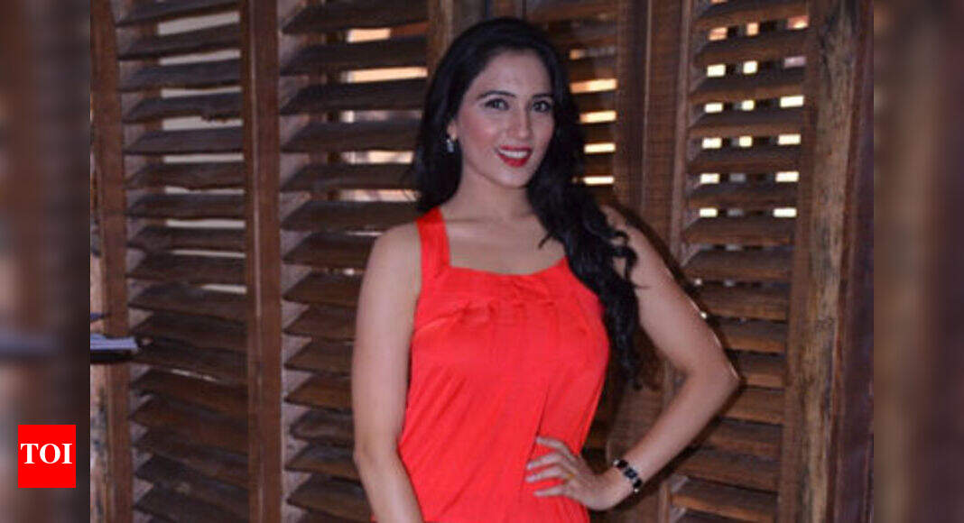 Rehas and Naina chill out at the Big Pitcher, Bangalore | Events Movie ...