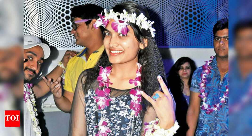 DJ Priya entertained one and all at a Hawaii-themed party in Indore ...