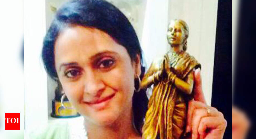 Mrinal makes a splashing debut | Marathi Movie News - Times of India
