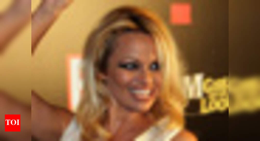 Pammie professes love for Steve | English Movie News - Times of India