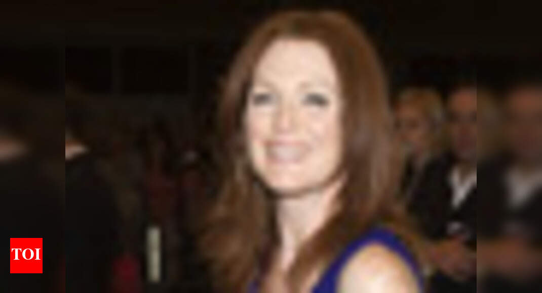 Julianne shocked by 'Internet hubby'! | English Movie News - Times of India