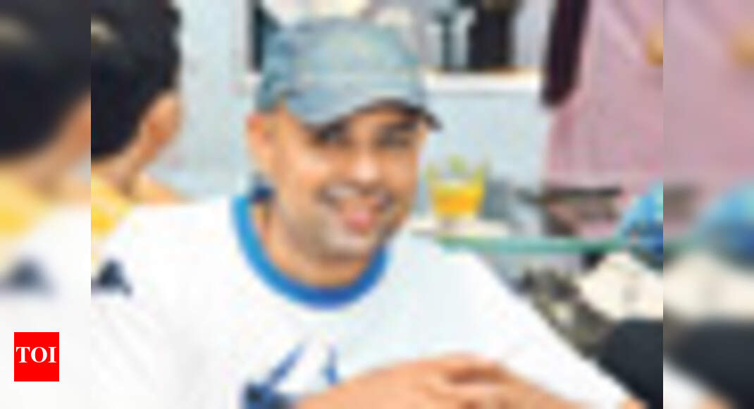 Atul offers help | Hindi Movie News - Times of India