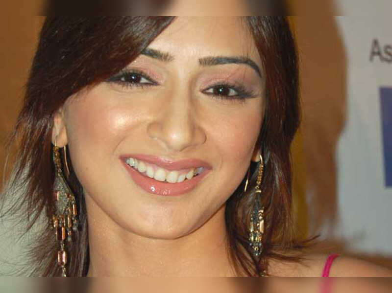 Gauri refuses to play father-in-law Muni Jha’s wife? - Times of India