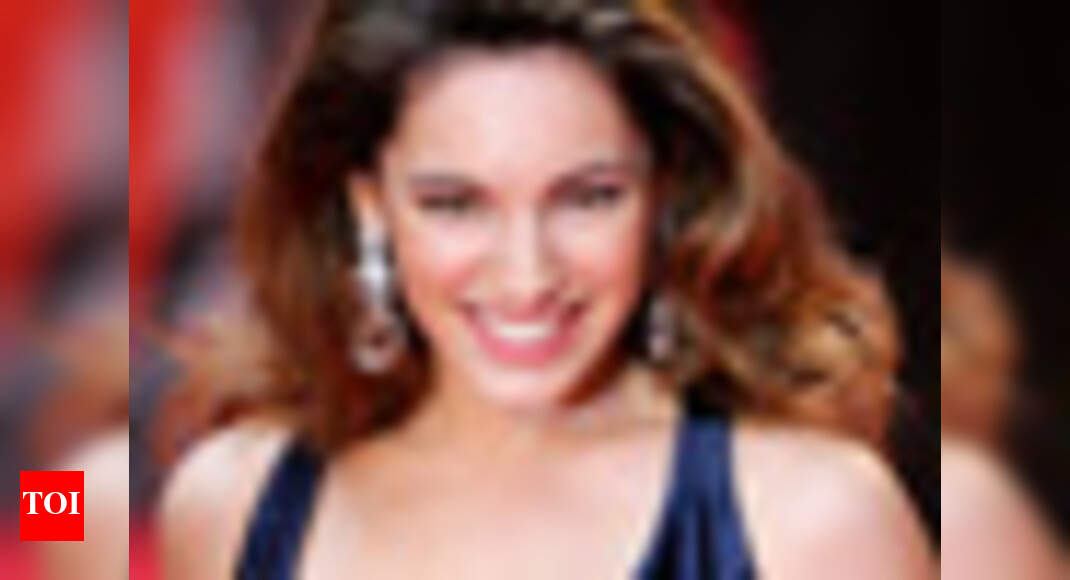 Kelly likes handsome men in bed! | English Movie News - Times of India
