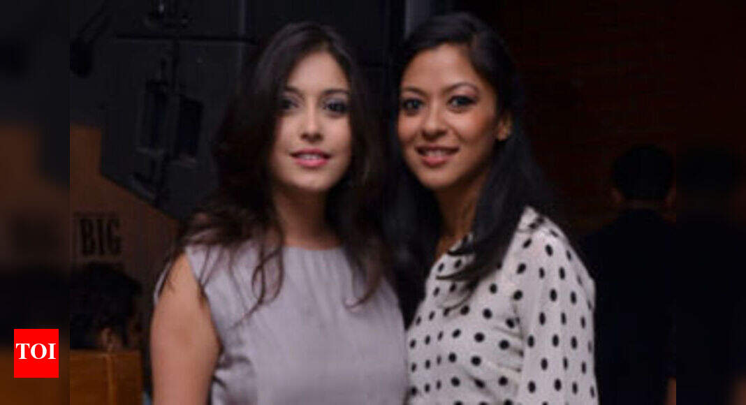 Saturday night fever grips Karishma and Samantha at Harry's, Bangalore ...