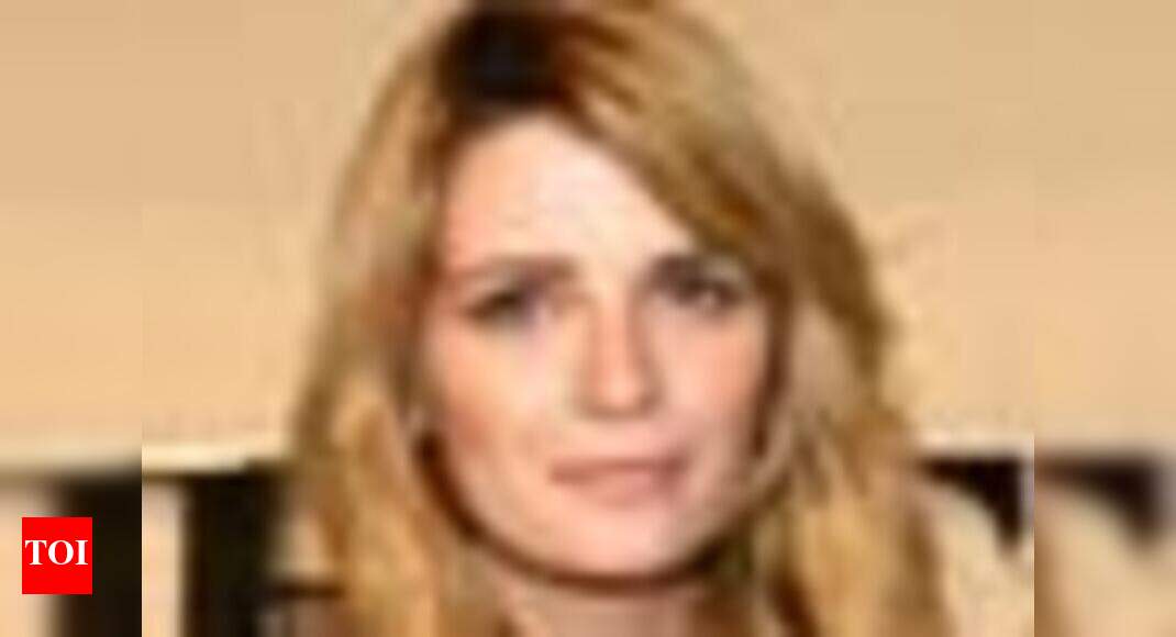 Mischa feels 'great' being single | English Movie News - Times of India