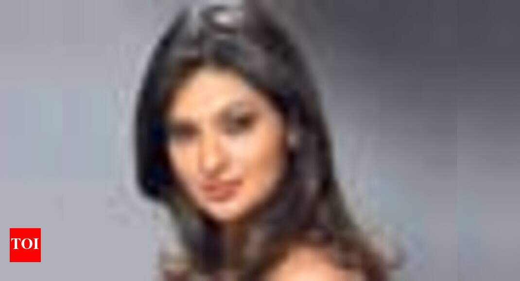 Celina and Sayali bond over gifts | Hindi Movie News - Times of India