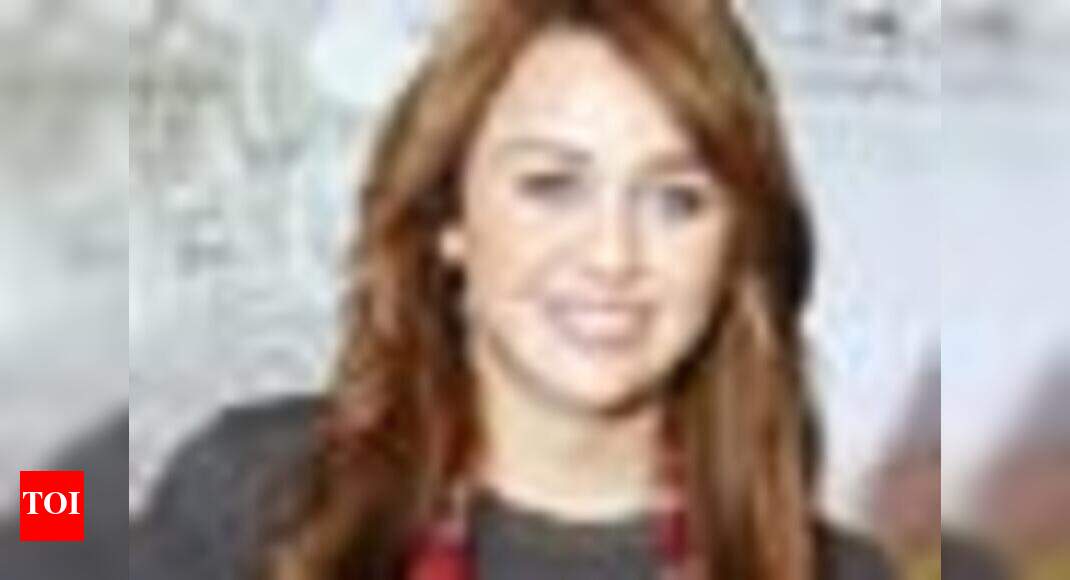 Miley's first job was cleaning loos! | English Movie News - Times of India