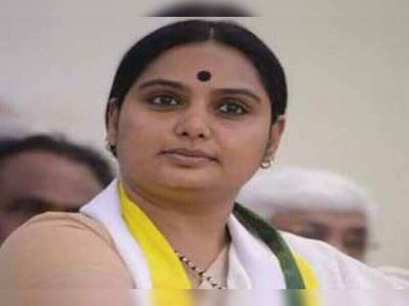 Shruthi: I will not spare Chandrachud: says Shruthi | Kannada Movie ...