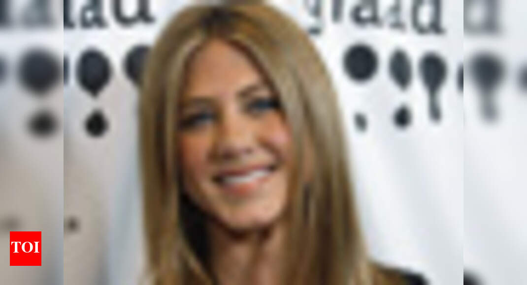 Aniston stands up for boyfriend! | English Movie News - Times of India