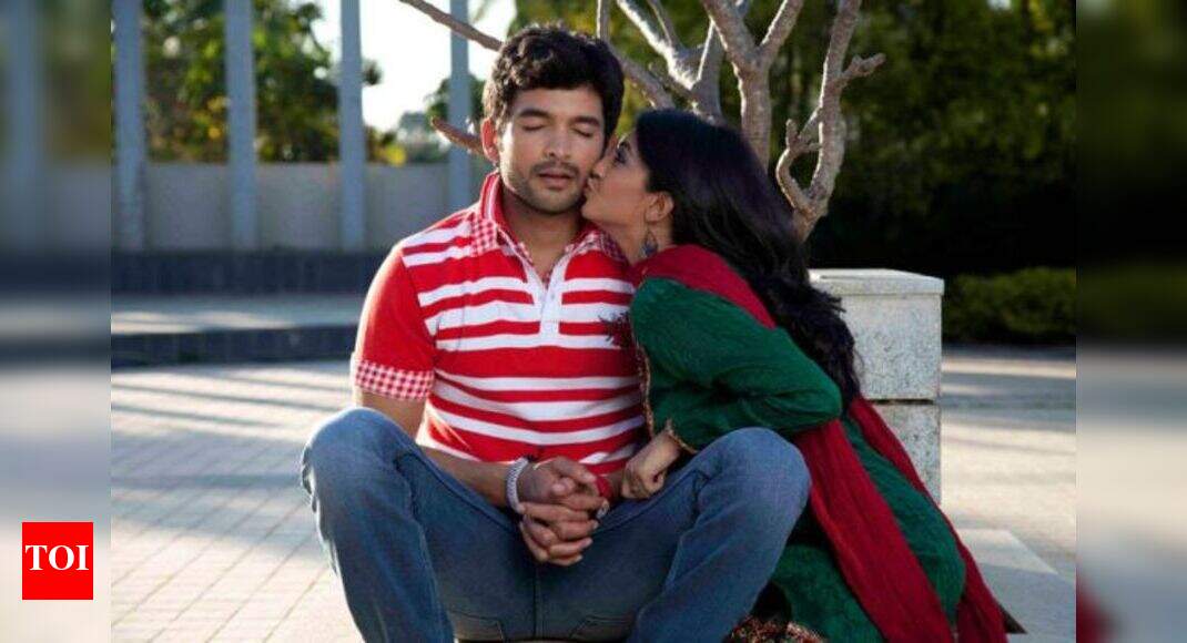 Aindrita openly shows her affection for Diganth | Kannada Movie News ...