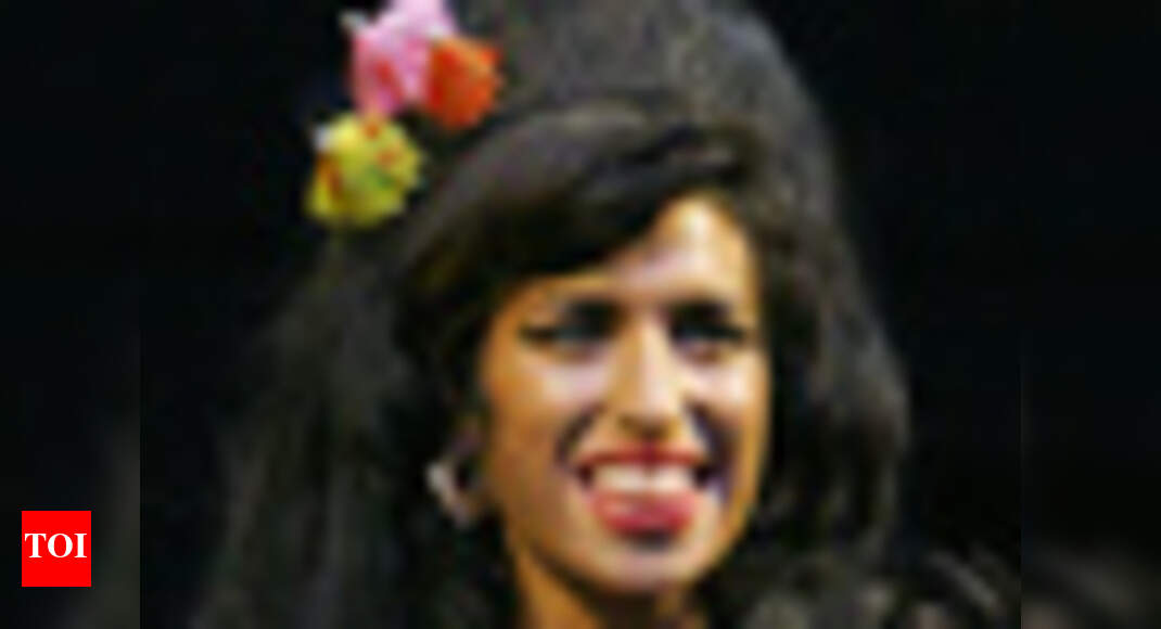 Amy tells pals her marriage is over | English Movie News - Times of India