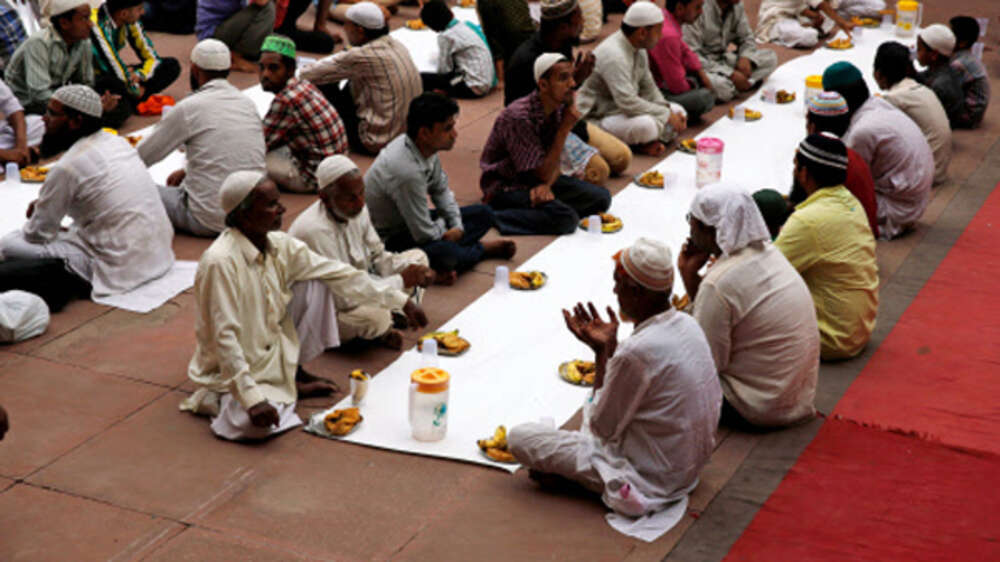 Ramzan begins with fasting and feast | The Times of India