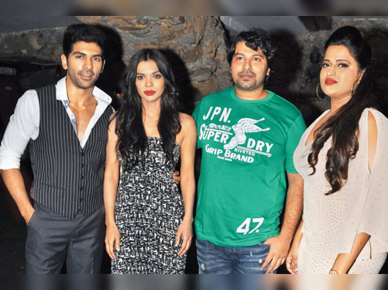 Barkhaa: An intense love story between Tahaa Shah and Sara Loren ...