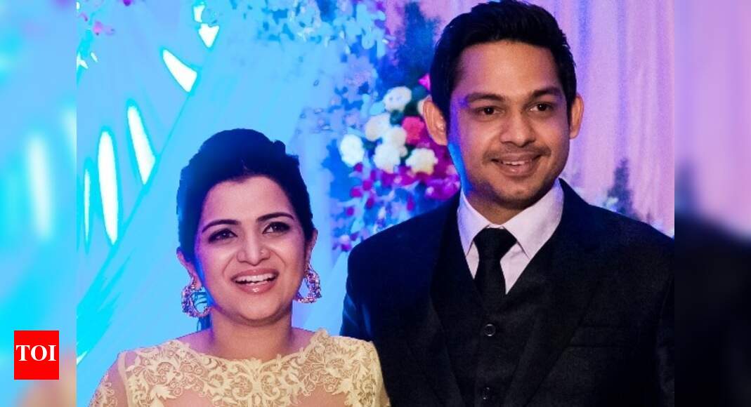 Dd: DD has dazzling wedding reception - Times of India
