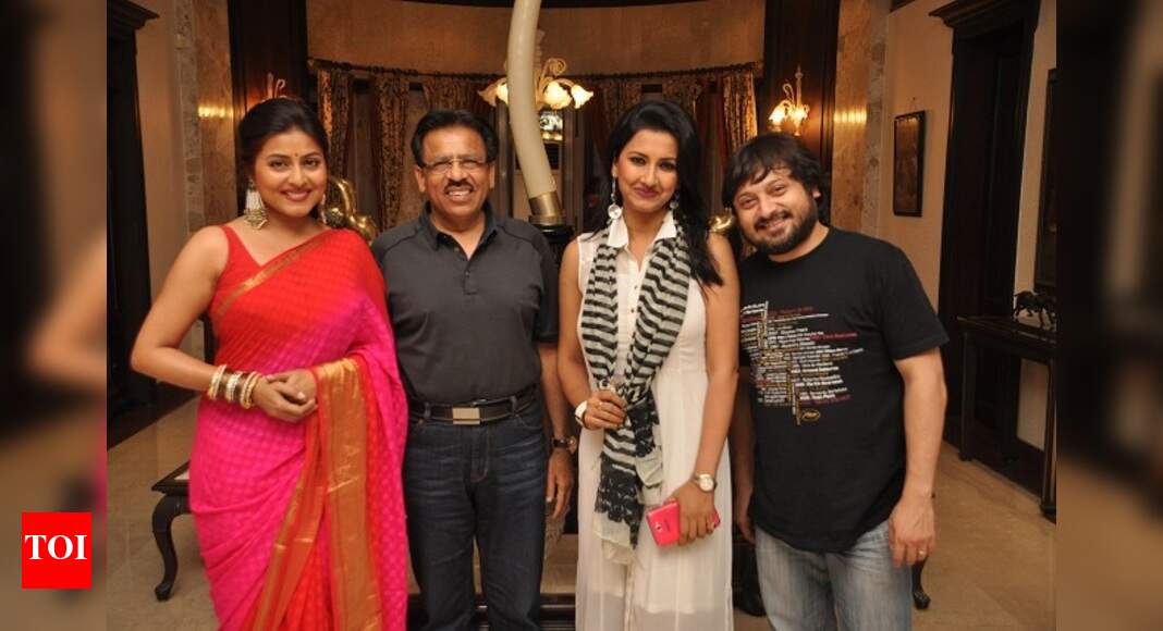In Pics: Gargi, Rachna celebrate Ramdhanu's success | Bengali Movie ...