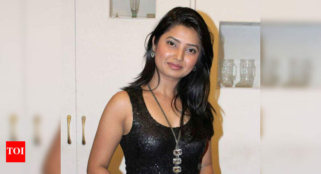 Prajakta supports blood donation - Times of India