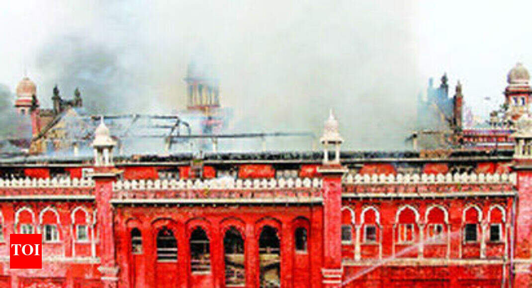 Major fire damages 118-year-old SBI building, 40 staff escape | Chennai ...