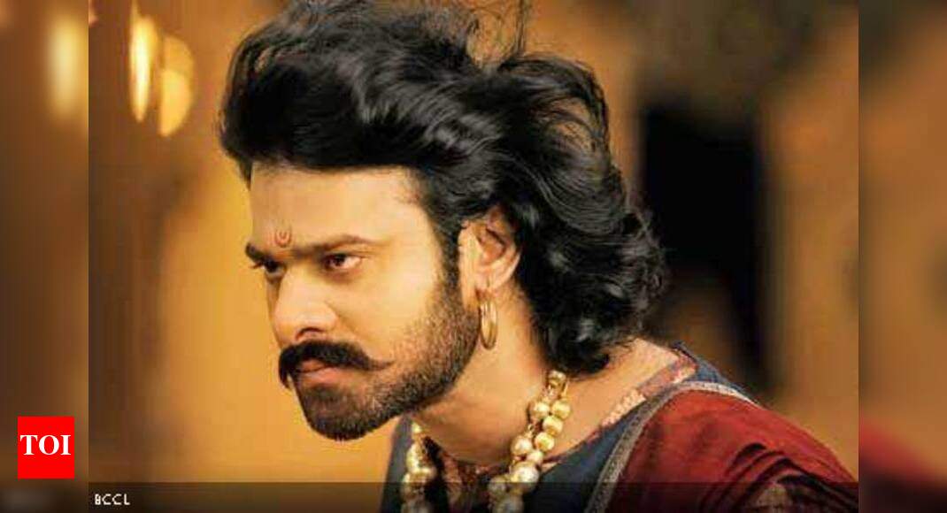 Rajamouli shooting Baahubali song with truss | Telugu Movie News ...