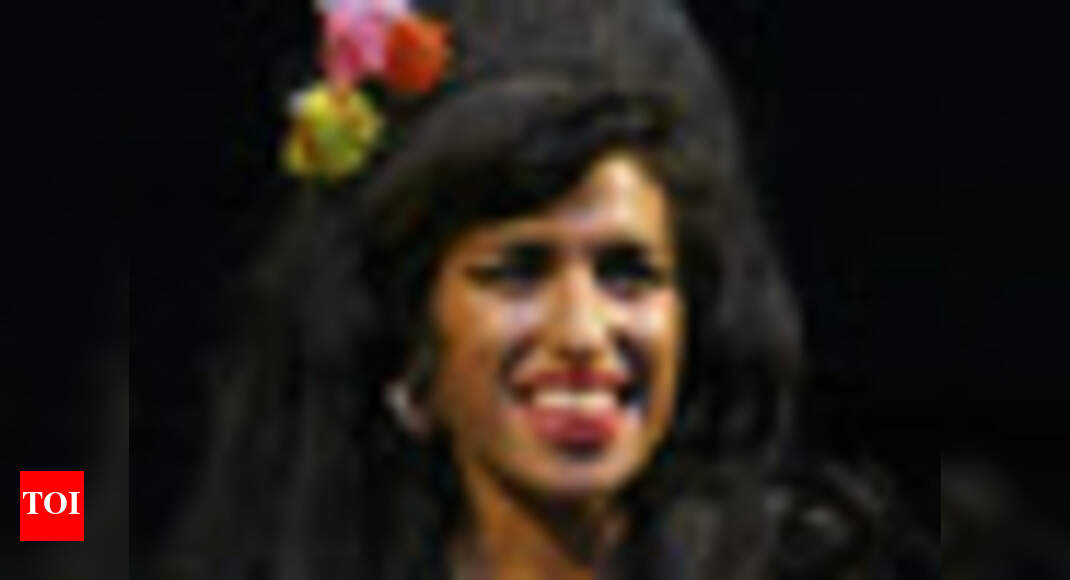 Amy Dances Topless On Hotel Balcony English Movie News Times Of India