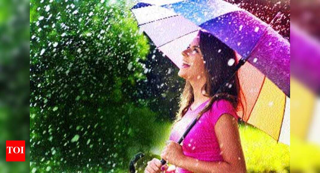 Organise a monsoon party at home - Times of India