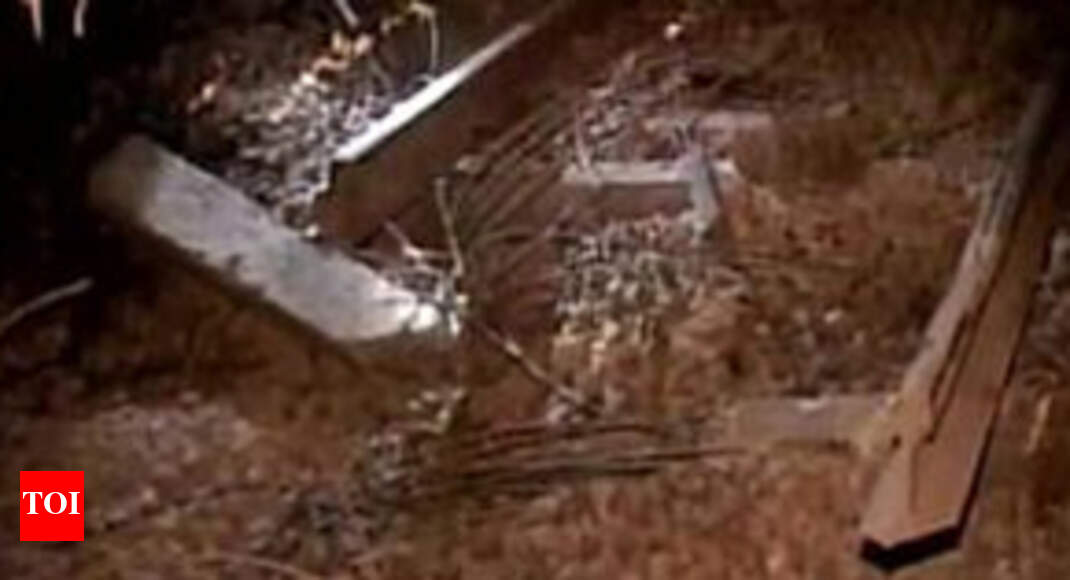 Maoists blow up railway track in Bihar; traffic on Delhi-Howrah route ... Maoists blow up railway track in Bihar; traffic on Delhi-Howrah route ...