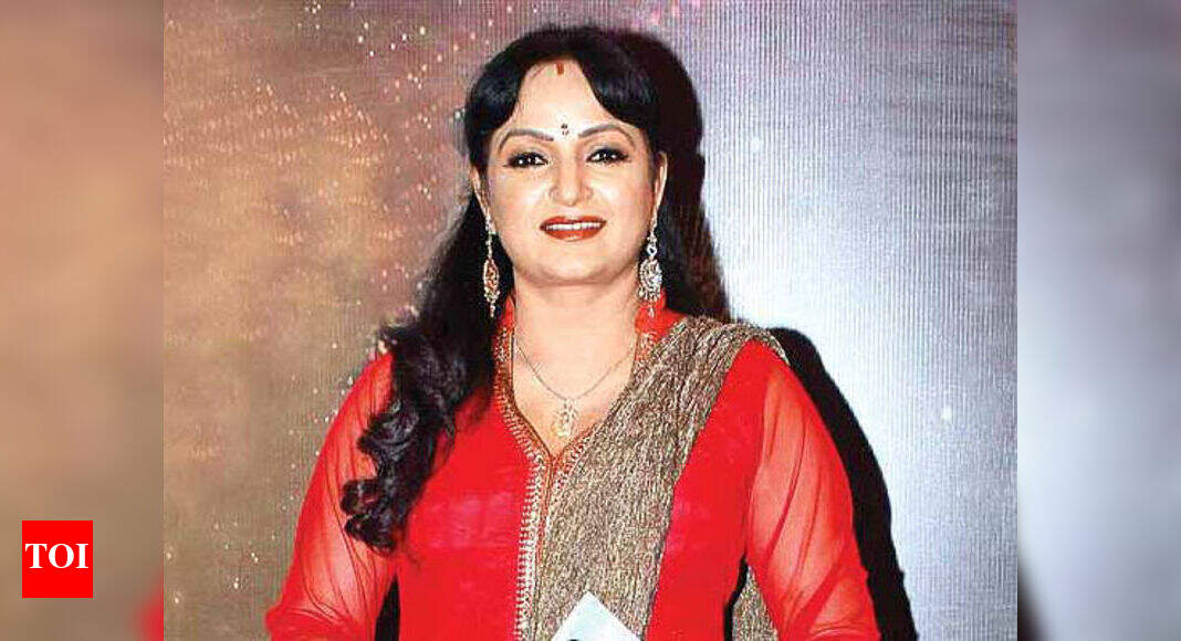 Upasana Singh goes from playing bua to saas - Times of India