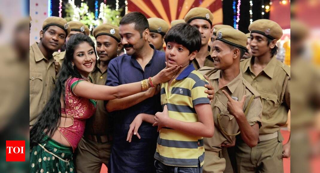 Debleena in awe of Prosenjit's smile | Bengali Movie News - Times of India