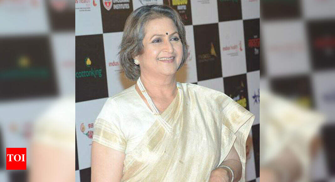 Smita used to prepare food for the team during shoots | Marathi Movie ...