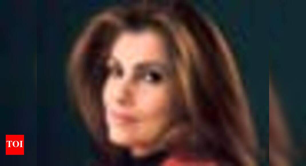 Dimple gifts her love to Zoya | Hindi Movie News - Times of India