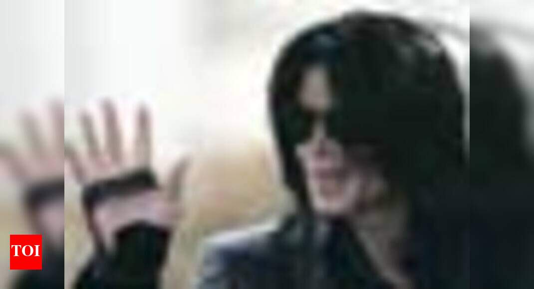 Jacko's mask sparks health worries | English Movie News - Times of India